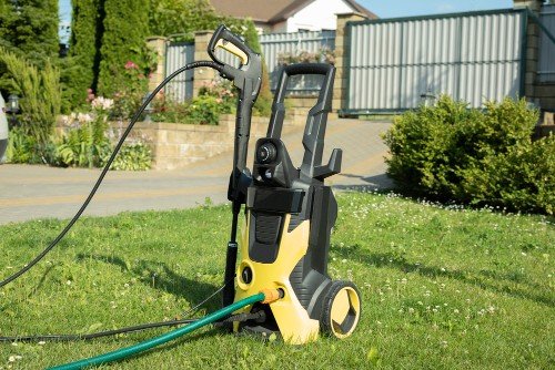 How to Use a Pressure Washer Without an Outside Tap: 5 Alternative ...